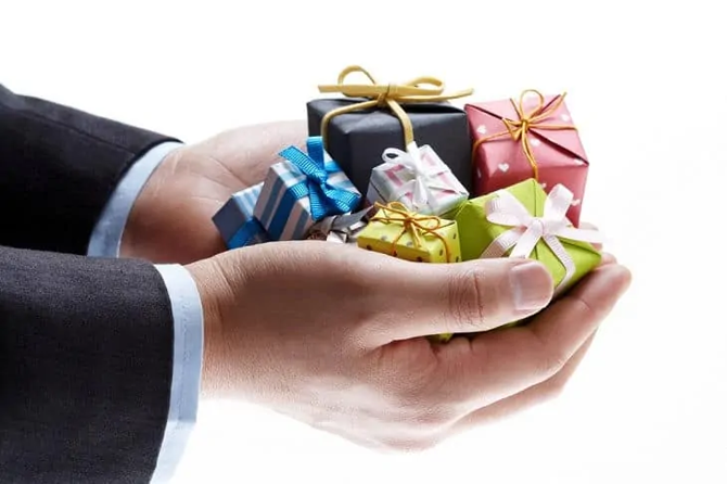 Showing Appreciation: Thoughtful Gifts for Employees from Their Boss
